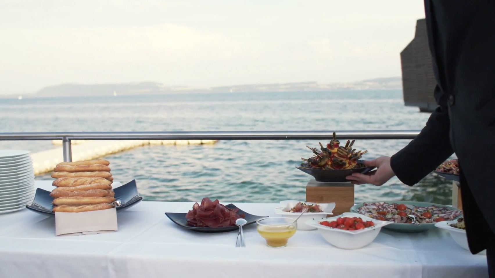 Hôtels Sandoz : BBQ les pieds dans l'eau - Valentin Dubach - Portfolio